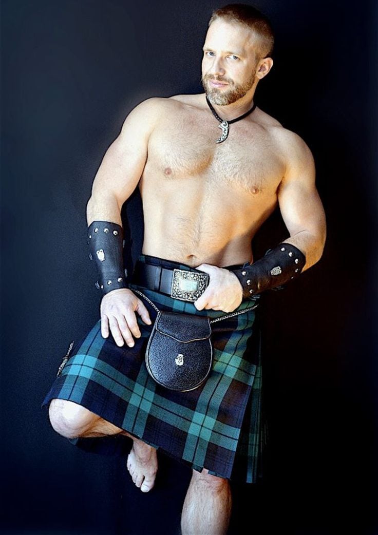 Man Candy Monday: "Kilt" With Kindness